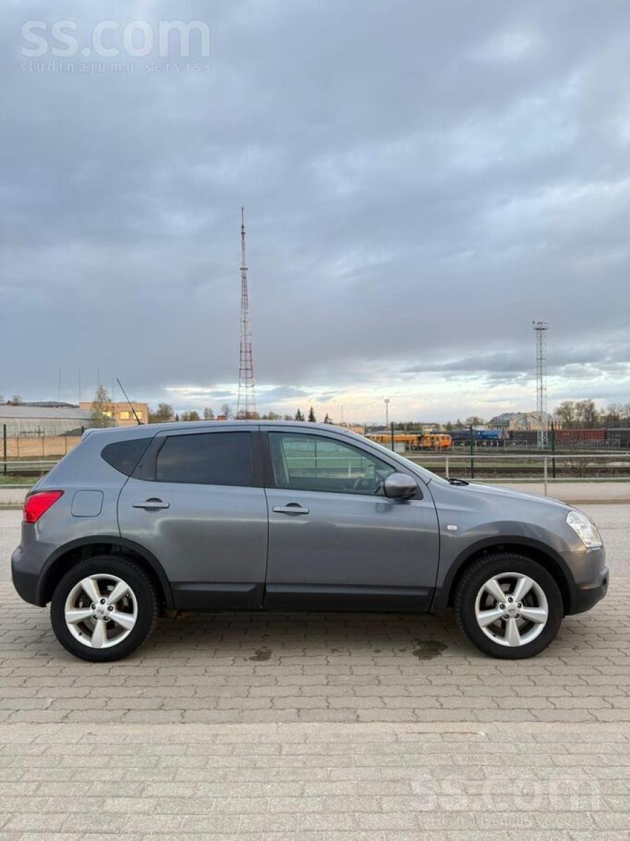 Pelēks Nissan Qashqai 2008 Daugavpils, ar dzinēja tilpumu 2.00 L un nobraukumu 271 tūkst. km par 3580 €, foto 5 vietnē AUTOMOTO.COM.LV
