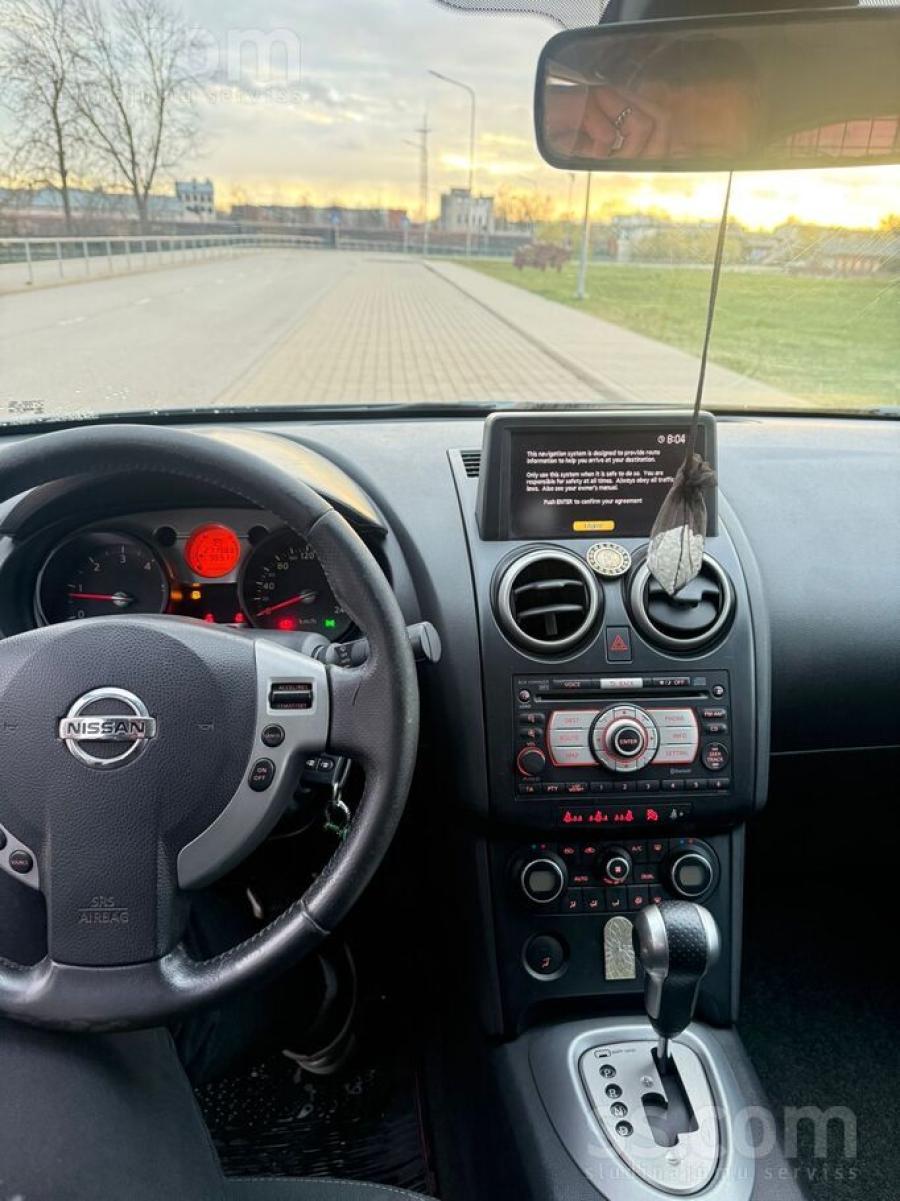 Pelēks Nissan Qashqai 2008 Daugavpils, ar dzinēja tilpumu 2.00 L un nobraukumu 271 tūkst. km par 3580 €, foto 6 vietnē AUTOMOTO.COM.LV