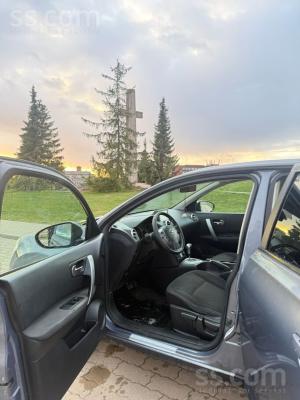 Pelēks Nissan Qashqai 2008 Daugavpils, ar dzinēja tilpumu 2.00 L un nobraukumu 271 tūkst. km par 3580 €, foto 9 vietnē AUTOMOTO.COM.LV