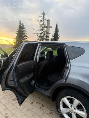 Pelēks Nissan Qashqai 2008 Daugavpils, ar dzinēja tilpumu 2.00 L un nobraukumu 271 tūkst. km par 3580 €, foto 11 vietnē AUTOMOTO.COM.LV