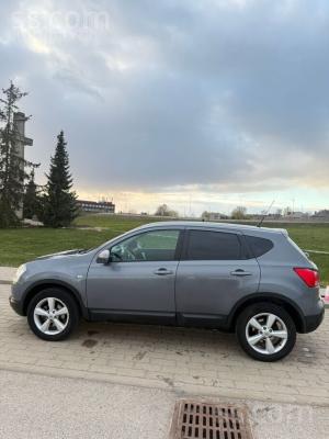 Pelēks Nissan Qashqai 2008 Daugavpils, ar dzinēja tilpumu 2.00 L un nobraukumu 271 tūkst. km par 3580 €, foto 12 vietnē AUTOMOTO.COM.LV