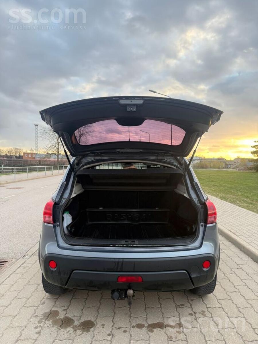 Pelēks Nissan Qashqai 2008 Daugavpils, ar dzinēja tilpumu 2.00 L un nobraukumu 271 tūkst. km par 3580 €, foto 14 vietnē AUTOMOTO.COM.LV