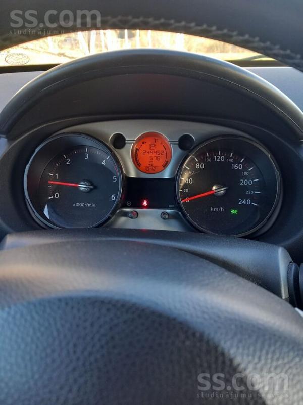 Grey Nissan Qashqai 2008 in Ludza, with an engine capacity of 2.00 L and mileage of 244 thousand km for 4000 €, photo 8 on AUTOMOTO.COM.LV