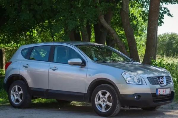 Grey Nissan Qashqai 2008 in Grobiņa, with an engine capacity of 2.00 L and mileage of 271 thousand km for 4390 €, photo 6 on AUTOMOTO.COM.LV