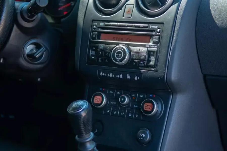 Pelēks Nissan Qashqai 2008 Grobiņa, ar dzinēja tilpumu 2.00 L un nobraukumu 271 tūkst. km par 4390 €, foto 15 vietnē AUTOMOTO.COM.LV