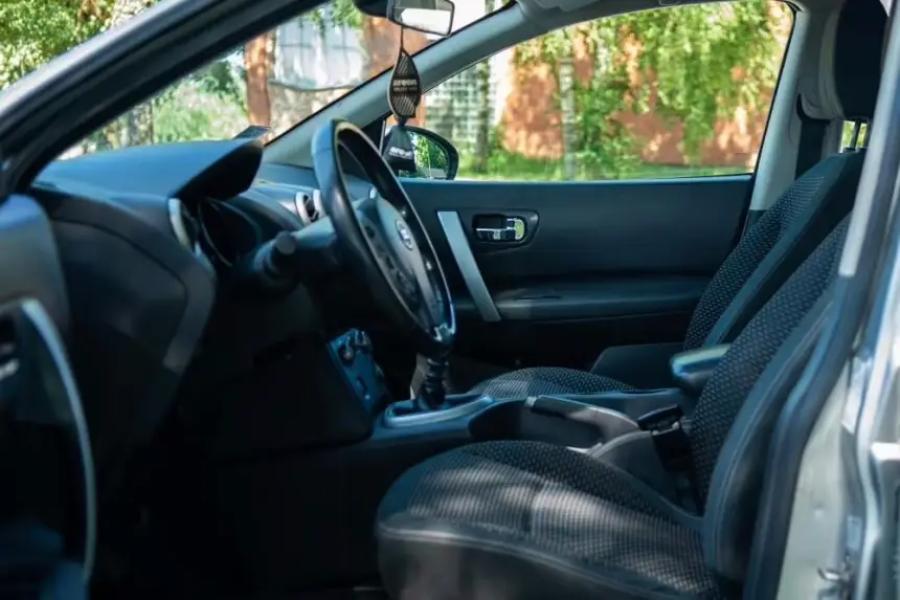 Pelēks Nissan Qashqai 2008 Grobiņa, ar dzinēja tilpumu 2.00 L un nobraukumu 271 tūkst. km par 4390 €, foto 18 vietnē AUTOMOTO.COM.LV