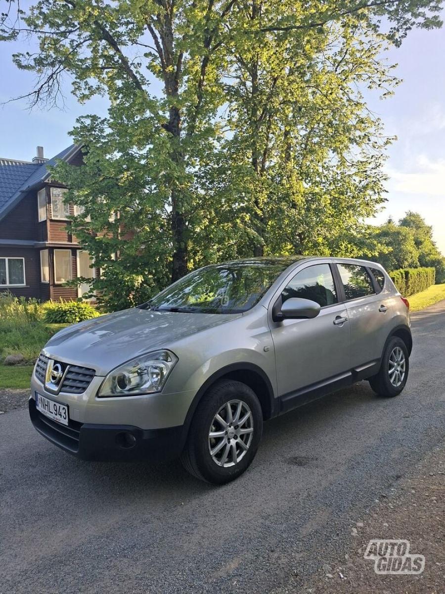 Grey Nissan Qashqai 2008 in Anyksciai, with an engine capacity of 1.50 L and mileage of 292 thousand km for 3300 €, photo 1 on AUTOMOTO.COM.LV