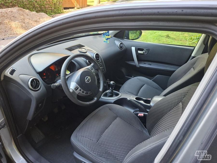 Grey Nissan Qashqai 2008 in Anyksciai, with an engine capacity of 1.50 L and mileage of 292 thousand km for 3300 €, photo 14 on AUTOMOTO.COM.LV