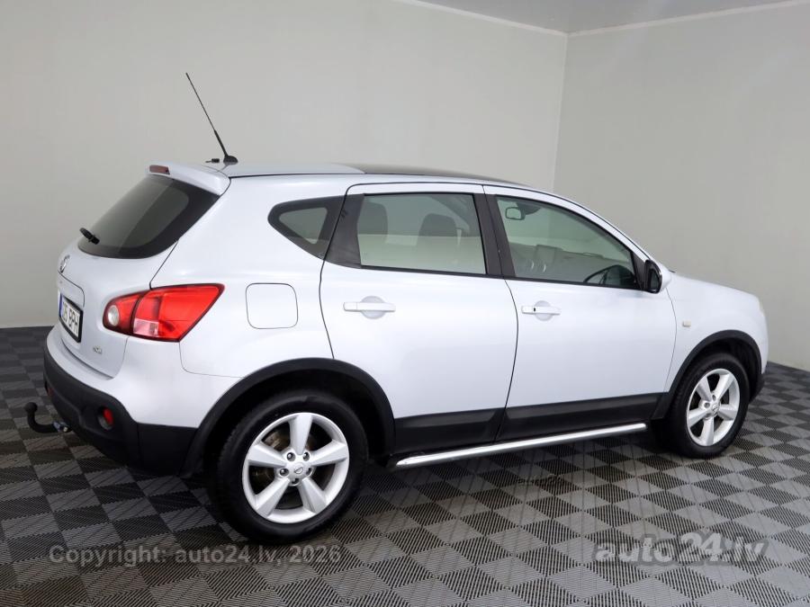 Pelēks Nissan Qashqai 2008 Tallina, ar dzinēja tilpumu 2.00 L un nobraukumu 256 tūkst. km par 2999 €, foto 4 vietnē AUTOMOTO.COM.LV