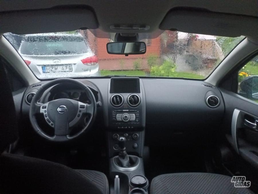 Grey Nissan Qashqai 2008 in Plunge, with an engine capacity of 1.50 L and mileage of 230 thousand km for 3600 €, photo 9 on AUTOMOTO.COM.LV