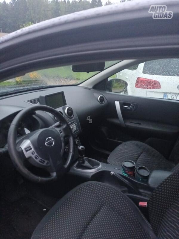 Grey Nissan Qashqai 2008 in Plunge, with an engine capacity of 1.50 L and mileage of 230 thousand km for 3600 €, photo 9 on AUTOMOTO.COM.LV