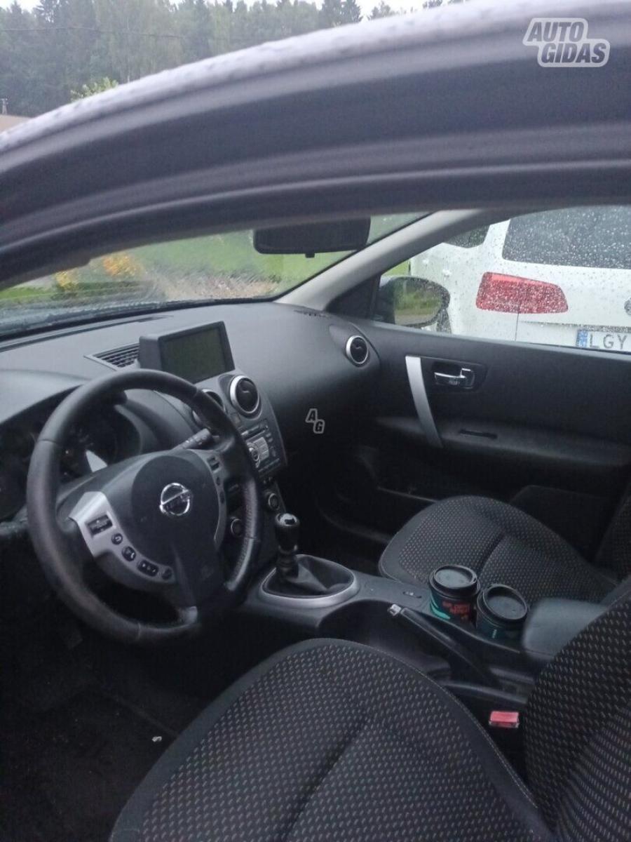 Grey Nissan Qashqai 2008 in Plunge, with an engine capacity of 1.50 L and mileage of 230 thousand km for 3600 €, photo 10 on AUTOMOTO.COM.LV