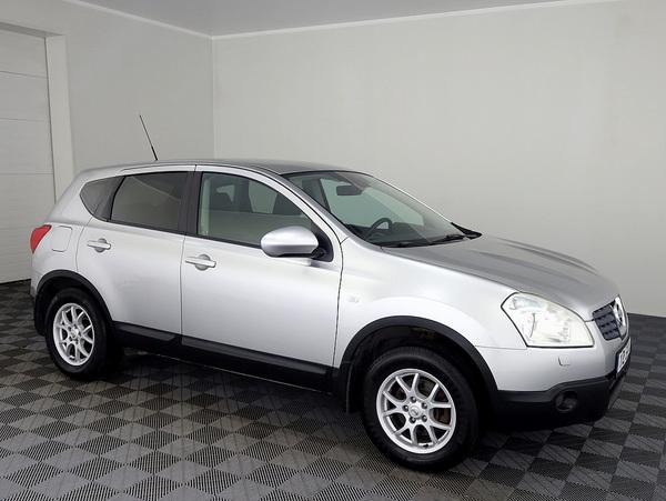 Grey Nissan Qashqai 2008 in Tallinn, with an engine capacity of 2.00 L and mileage of 319 thousand km for 2799 €, photo 1 on AUTOMOTO.COM.LV