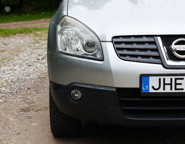 Grey Nissan Qashqai 2008 in Kretinga, with an engine capacity of 1.46 L and mileage of 294 thousand km for 2999 €, photo 3 on AUTOMOTO.COM.LV
