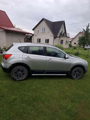 Pelēks Nissan Qashqai 2008 Kėdainiai, ar dzinēja tilpumu 2.00 L un nobraukumu 380 tūkst. km par 3200 €, foto  vietnē AUTOMOTO.COM.LV