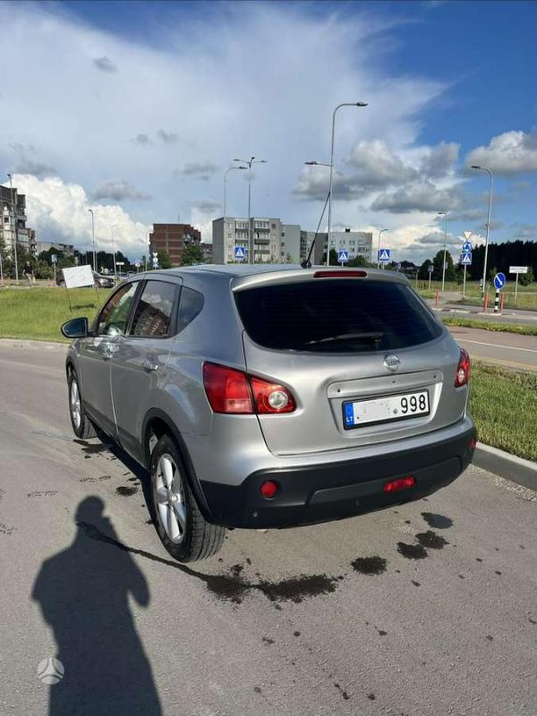 Grey Nissan Qashqai 2008 in Gargzdai, with an engine capacity of 2.00 L and mileage of 409 thousand km for 2800 €, photo 4 on AUTOMOTO.COM.LV