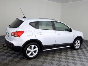 Pelēks Nissan Qashqai 2008 Tallina, ar dzinēja tilpumu 2.00 L un nobraukumu 256 tūkst. km par 2799 €, foto 4 vietnē AUTOMOTO.COM.LV