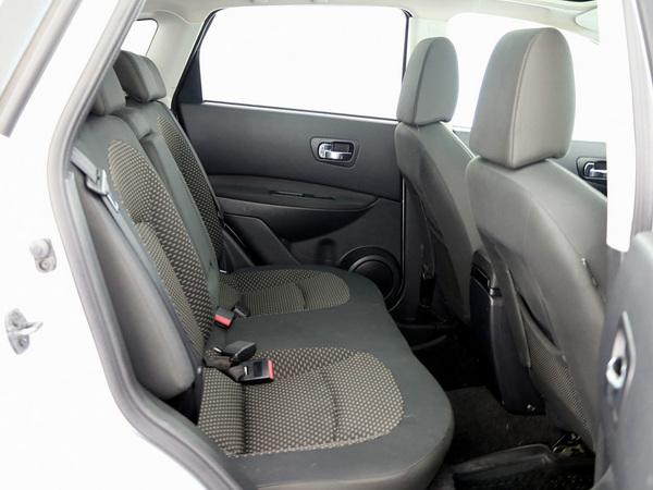 Pelēks Nissan Qashqai 2008 Tallina, ar dzinēja tilpumu 2.00 L un nobraukumu 256 tūkst. km par 2799 €, foto 7 vietnē AUTOMOTO.COM.LV