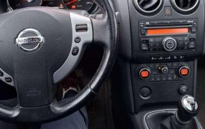 Grey Nissan Qashqai 2008 in Siauliai, with an engine capacity of 1.46 L and mileage of 291 thousand km for 2800 €, photo 5 on AUTOMOTO.COM.LV