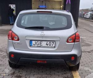 Grey Nissan Qashqai 2008 in Siauliai, with an engine capacity of 1.46 L and mileage of 291 thousand km for 2800 €, photo 7 on AUTOMOTO.COM.LV