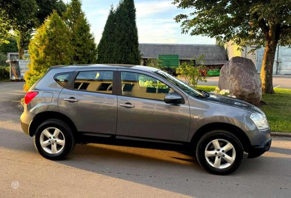Grey Nissan Qashqai 2008 in Siauliai, with an engine capacity of 2.00 L and mileage of 228 thousand km for 2990 €, photo 1 on AUTOMOTO.COM.LV
