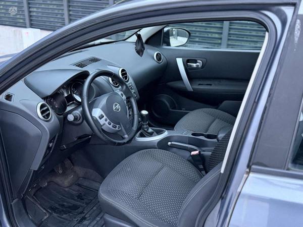 Grey Nissan Qashqai 2008 in Vilnius, with an engine capacity of 2.00 L and mileage of 225 thousand km for 2700 €, photo 6 on AUTOMOTO.COM.LV