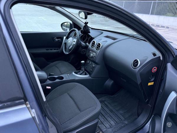 Grey Nissan Qashqai 2008 in Vilnius, with an engine capacity of 2.00 L and mileage of 225 thousand km for 2700 €, photo 8 on AUTOMOTO.COM.LV
