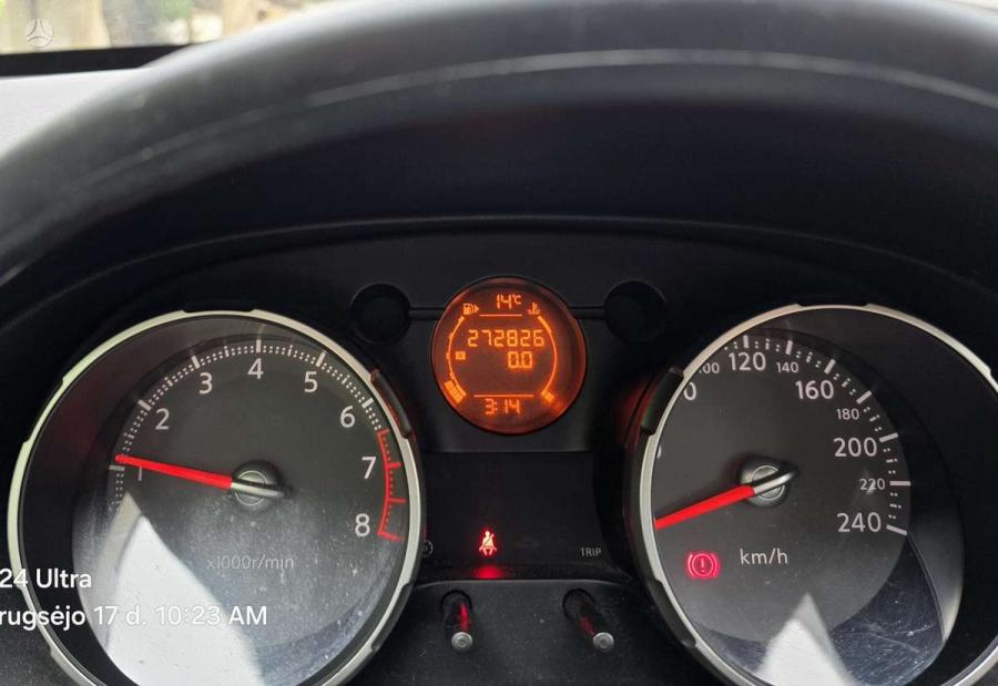 Grey Nissan Qashqai 2008 in Panevezys, with an engine capacity of 1.60 L and mileage of 273 thousand km for 2700 €, photo 3 on AUTOMOTO.COM.LV