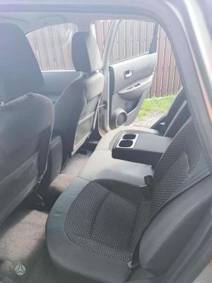 Grey Nissan Qashqai 2008 in Panevezys, with an engine capacity of 1.60 L and mileage of 273 thousand km for 2700 €, photo 4 on AUTOMOTO.COM.LV