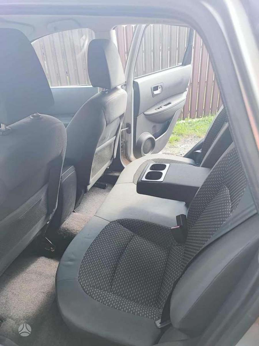 Grey Nissan Qashqai 2008 in Panevezys, with an engine capacity of 1.60 L and mileage of 273 thousand km for 2700 €, photo 4 on AUTOMOTO.COM.LV