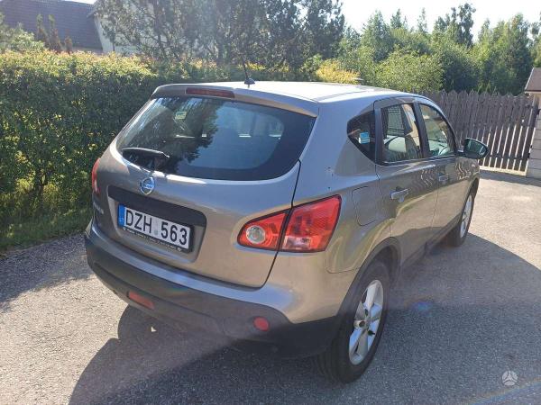 Grey Nissan Qashqai 2008 in Vilnius, with an engine capacity of 1.60 L and mileage of 191 thousand km for 3600 €, photo 3 on AUTOMOTO.COM.LV