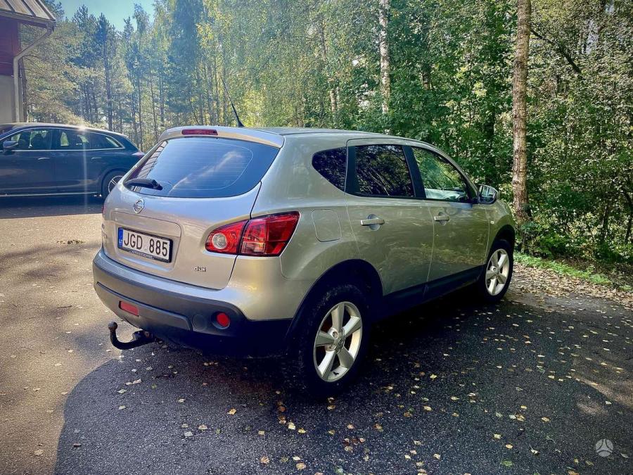 Grey Nissan Qashqai 2008 in Vilnius, with an engine capacity of 2.00 L and mileage of 228 thousand km for 3450 €, photo 6 on AUTOMOTO.COM.LV