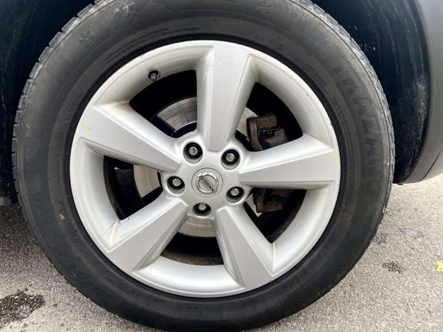 Grey Nissan Qashqai 2008 in Vilnius, with an engine capacity of 2.00 L and mileage of 228 thousand km for 3450 €, photo 9 on AUTOMOTO.COM.LV