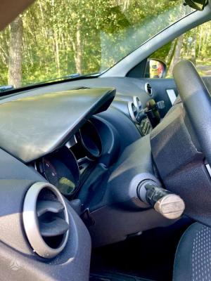 Grey Nissan Qashqai 2008 in Vilnius, with an engine capacity of 2.00 L and mileage of 228 thousand km for 3450 €, photo 12 on AUTOMOTO.COM.LV