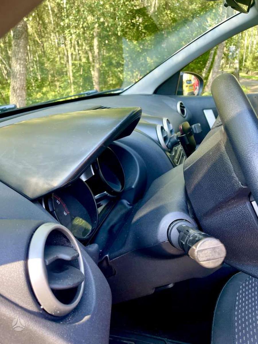 Grey Nissan Qashqai 2008 in Vilnius, with an engine capacity of 2.00 L and mileage of 228 thousand km for 3450 €, photo 12 on AUTOMOTO.COM.LV