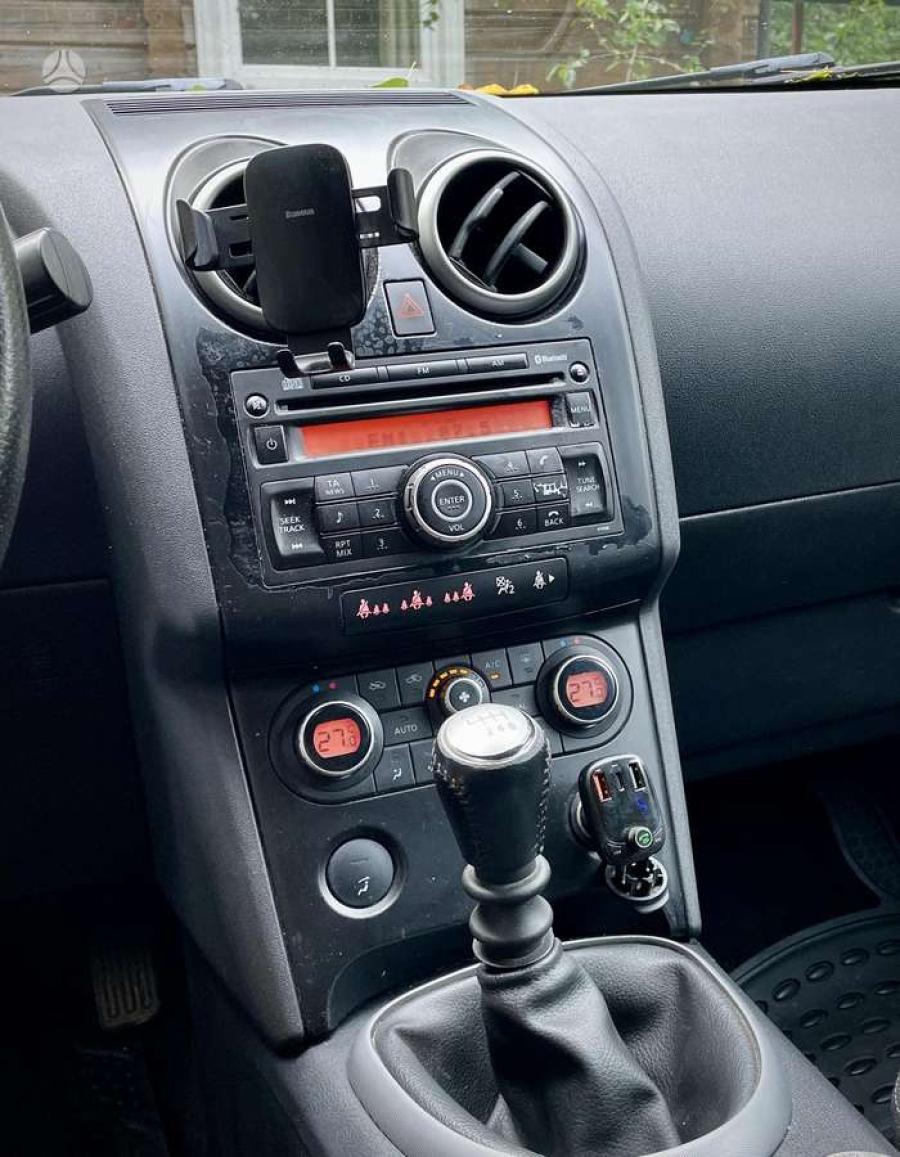 Grey Nissan Qashqai 2008 in Vilnius, with an engine capacity of 2.00 L and mileage of 228 thousand km for 3450 €, photo 14 on AUTOMOTO.COM.LV