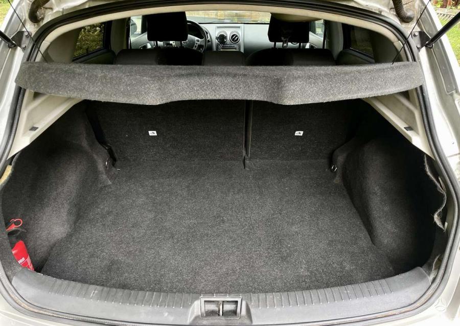 Grey Nissan Qashqai 2008 in Vilnius, with an engine capacity of 2.00 L and mileage of 228 thousand km for 3450 €, photo 17 on AUTOMOTO.COM.LV