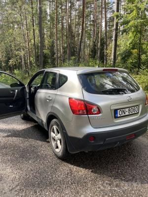 Pelēks Nissan Qashqai 2008 Rīga, ar dzinēja tilpumu 2.00 L un nobraukumu 433 tūkst. km par 2050 €, foto 3 vietnē AUTOMOTO.COM.LV