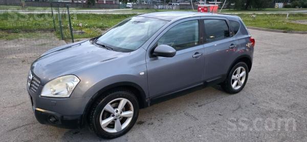 Nissan Qashqai 2008 in Riga on AUTOMOTO.COM.LV Grey Nissan Qashqai 2008 in Riga, with an engine capacity of 2.00 L and mileage of 240 thousand km for 3150 €, photo 1 on AUTOMOTO.COM.LV