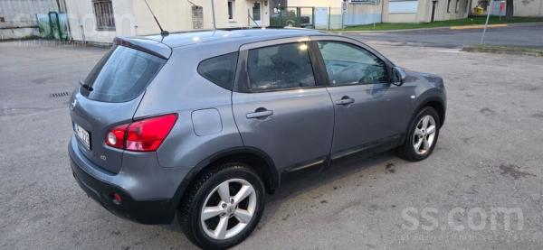 Nissan Qashqai 2008 in Riga on AUTOMOTO.COM.LV Grey Nissan Qashqai 2008 in Riga, with an engine capacity of 2.00 L and mileage of 240 thousand km for 3150 €, photo 3 on AUTOMOTO.COM.LV