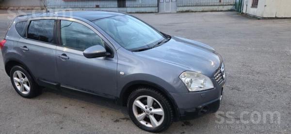 Nissan Qashqai 2008 in Riga on AUTOMOTO.COM.LV Grey Nissan Qashqai 2008 in Riga, with an engine capacity of 2.00 L and mileage of 240 thousand km for 3150 €, photo 5 on AUTOMOTO.COM.LV