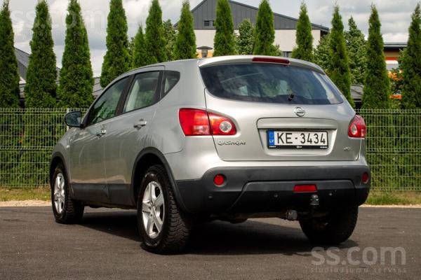 Pelēks Nissan Qashqai 2008 Jelgava, ar dzinēja tilpumu 2.00 L un nobraukumu 261 tūkst. km par 3600 €, foto 5 vietnē AUTOMOTO.COM.LV
