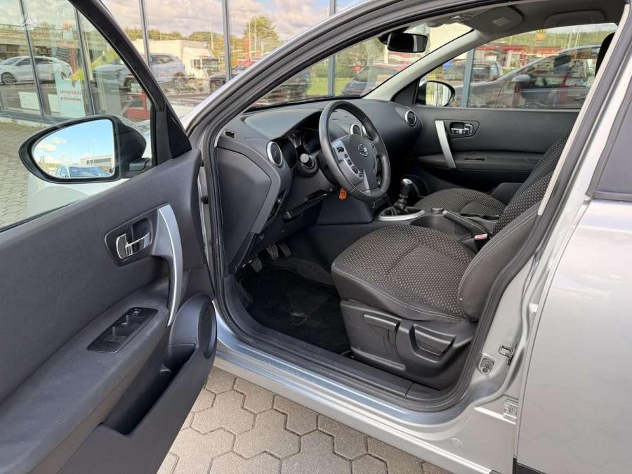 Pelēks Nissan Qashqai 2008 Viļņa, ar dzinēja tilpumu 2.00 L un nobraukumu 191 tūkst. km par 5950 €, foto 25 vietnē AUTOMOTO.COM.LV