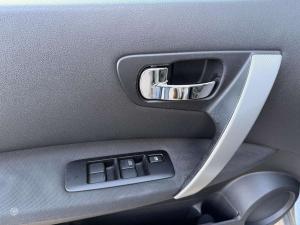 Pelēks Nissan Qashqai 2008 Viļņa, ar dzinēja tilpumu 2.00 L un nobraukumu 191 tūkst. km par 5950 €, foto 26 vietnē AUTOMOTO.COM.LV