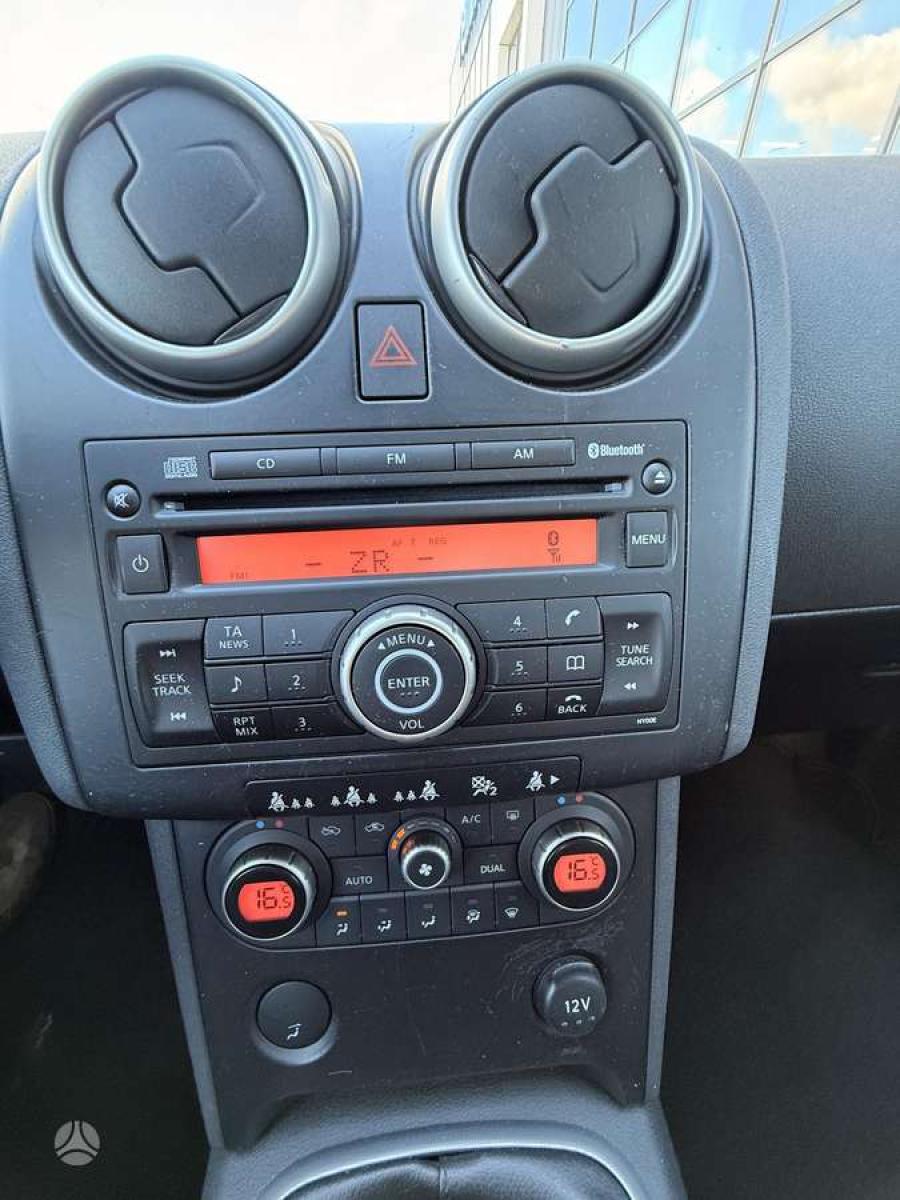Pelēks Nissan Qashqai 2008 Viļņa, ar dzinēja tilpumu 2.00 L un nobraukumu 191 tūkst. km par 5950 €, foto 35 vietnē AUTOMOTO.COM.LV