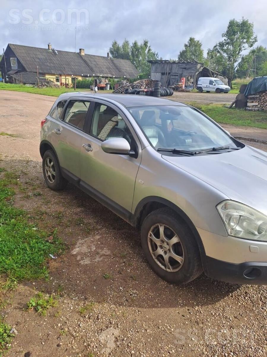 Pelēks Nissan Qashqai 2008 Cēsis, ar dzinēja tilpumu 2.00 L un nobraukumu 233 tūkst. km par 3750 €, foto 1 vietnē AUTOMOTO.COM.LV