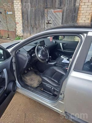 Pelēks Nissan Qashqai 2008 Cēsis, ar dzinēja tilpumu 2.00 L un nobraukumu 233 tūkst. km par 3750 €, foto 7 vietnē AUTOMOTO.COM.LV