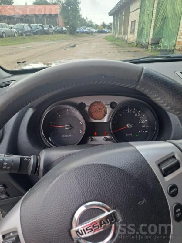 Pelēks Nissan Qashqai 2008 Cēsis, ar dzinēja tilpumu 2.00 L un nobraukumu 233 tūkst. km par 3750 €, foto 8 vietnē AUTOMOTO.COM.LV