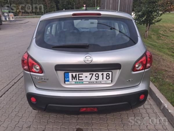 Pelēks Nissan Qashqai 2008 Rīga, ar dzinēja tilpumu 2.00 L un nobraukumu 203 tūkst. km par 3600 €, foto 5 vietnē AUTOMOTO.COM.LV