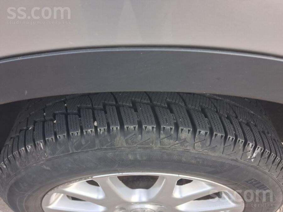 Pelēks Nissan Qashqai 2008 Rīga, ar dzinēja tilpumu 2.00 L un nobraukumu 203 tūkst. km par 3600 €, foto 12 vietnē AUTOMOTO.COM.LV